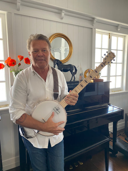 Troy Cassar-Daley Joins the Deering Banjo Family!
